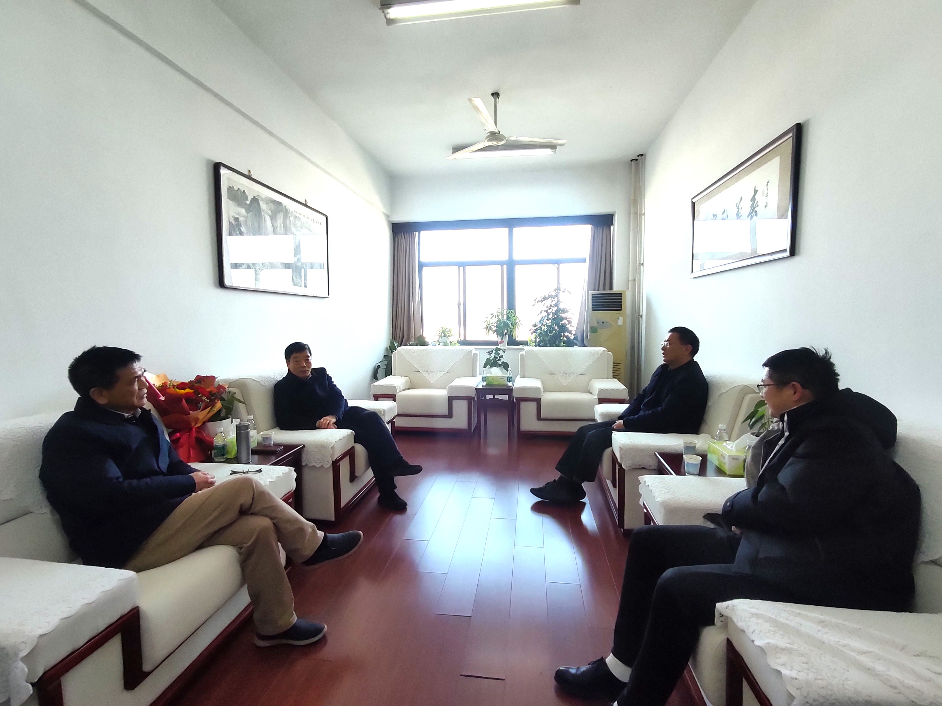 校党委书记卢平、校长黄友锐看望慰问老领导